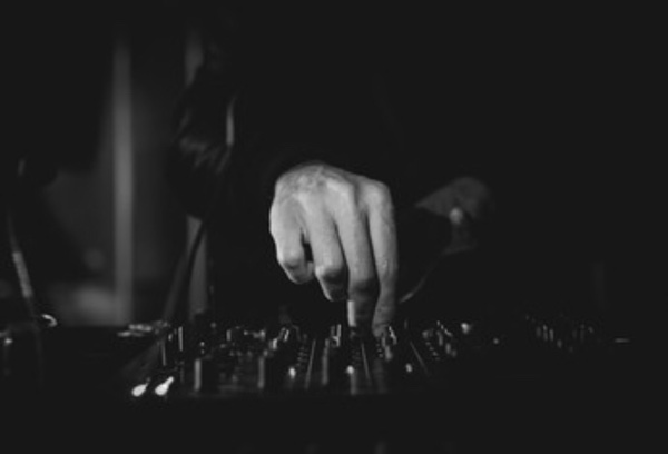DJ RYOWの調査結果まとめ【人気曲・経歴・交友関係・野望】